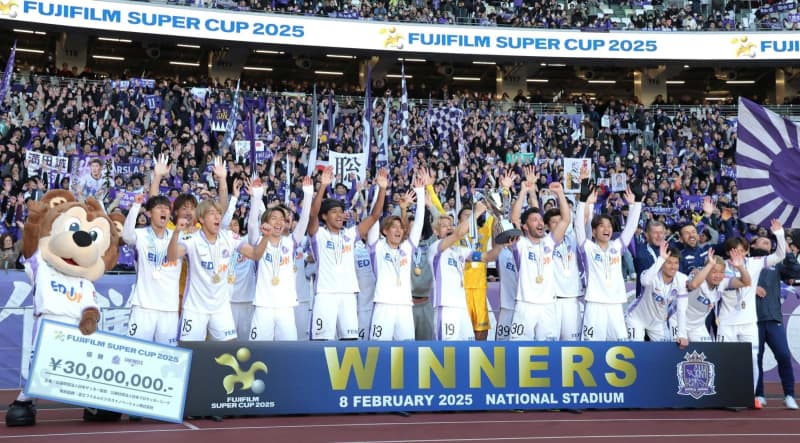 J1広島 2発快勝！9年ぶりスーパー杯V5 2冠神戸も圧倒の攻撃的なパフォーマンス 10年ぶりリーグVへ好スタート | DoNews