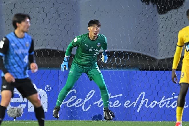 川崎GK安藤駿介がACLEで掴んだ9年ぶりの出番。研鑽を怠らなかった“あんちゃん”に送られた感動的なシーン | DoNews